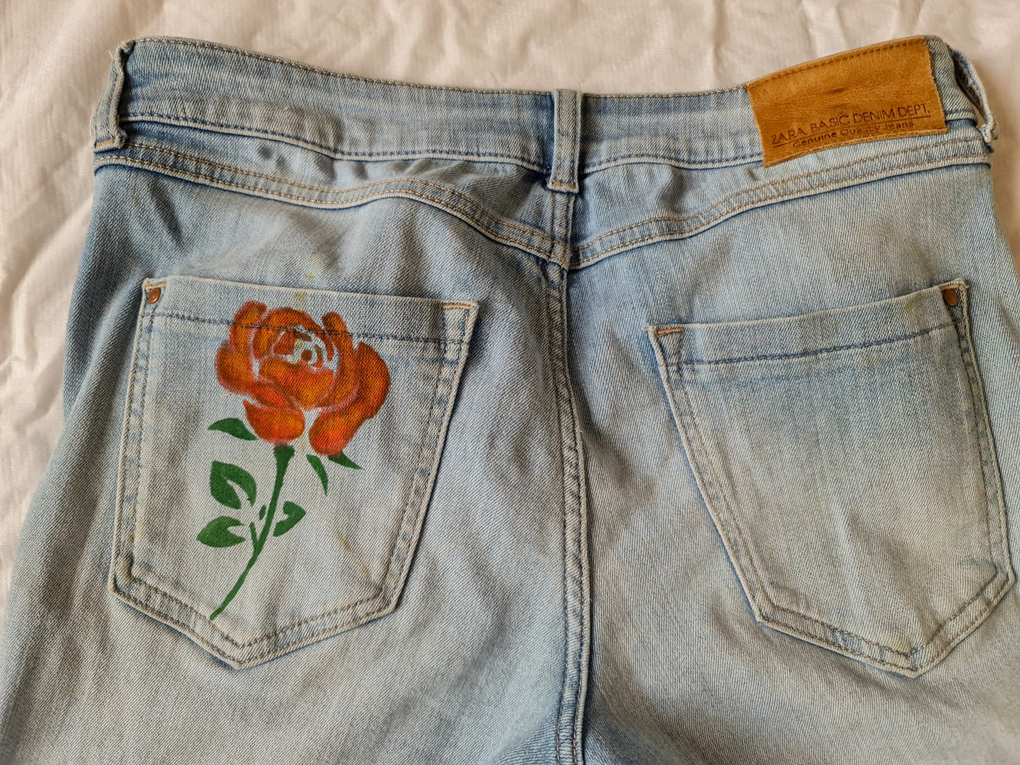 Comment faire un dessin sur un jean ? Technique + idées de motifs