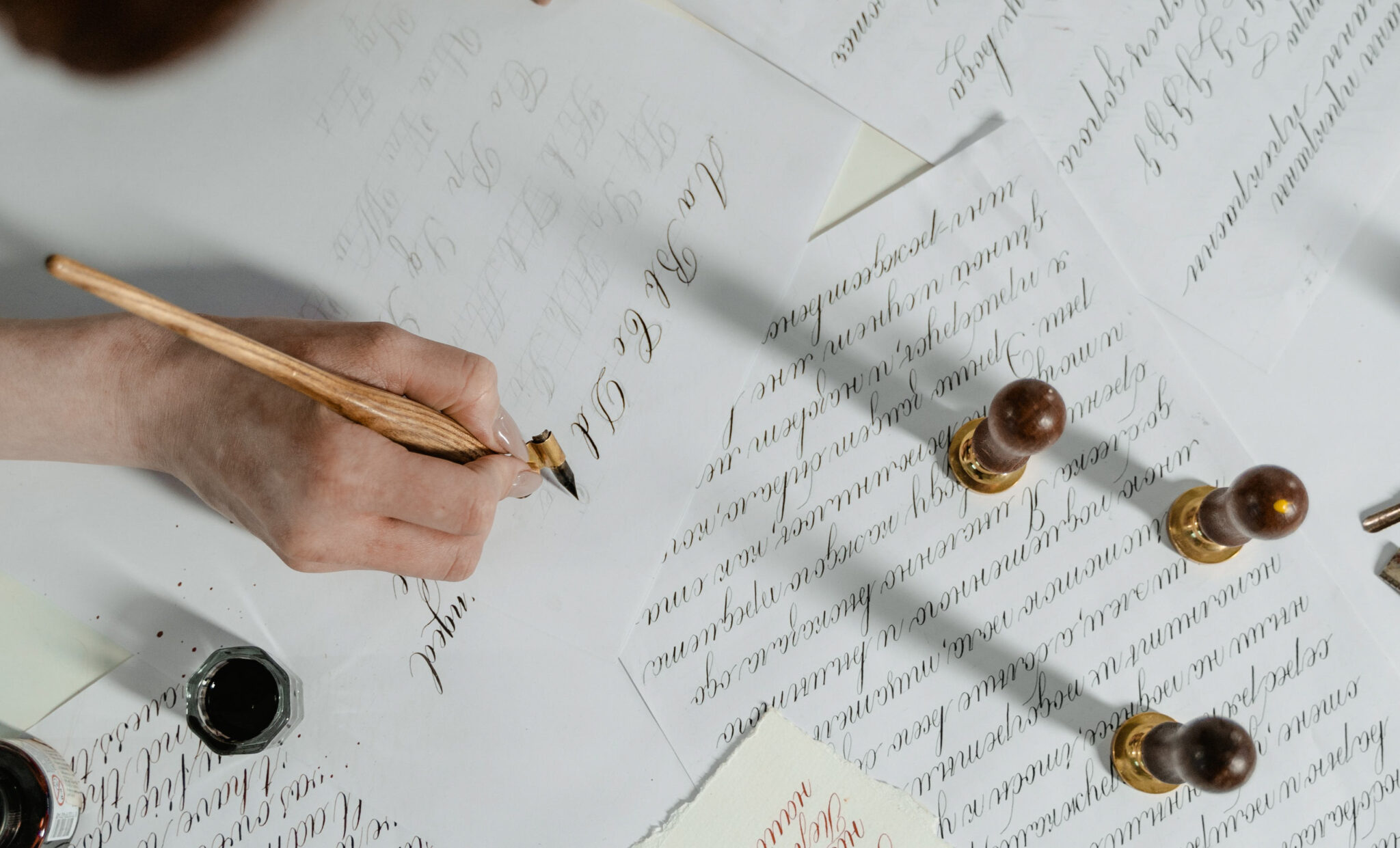 Comment débuter en calligraphie - Guide et exercices de base