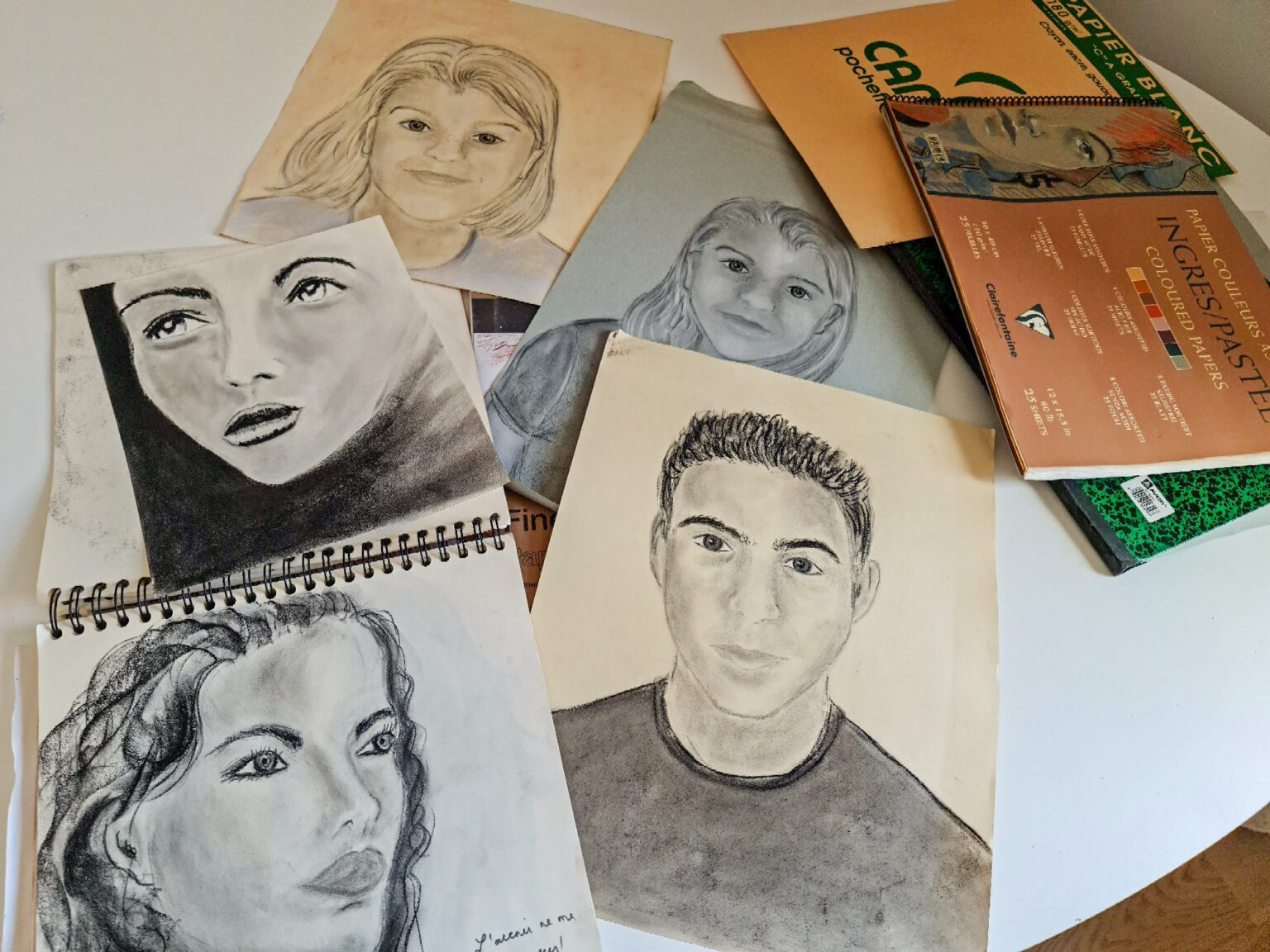 Dessiner un visage réaliste : Techniques et astuces pour débutants